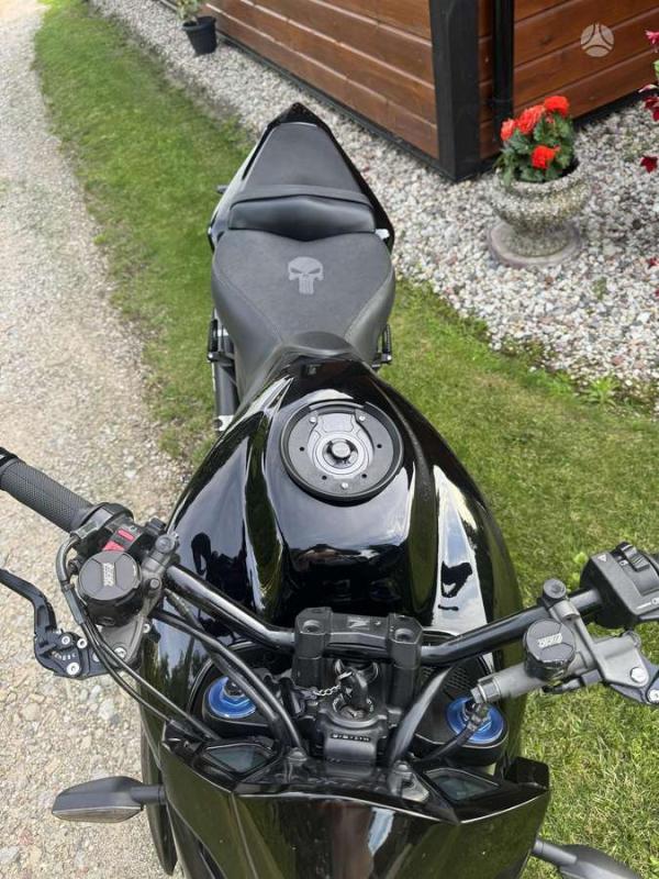 Black Honda CB 2010 in Lazdijai, with an engine capacity of 1.00 L and mileage of 36 thousand km for 4800 €, photo 7 on AUTOMOTO.COM.LV