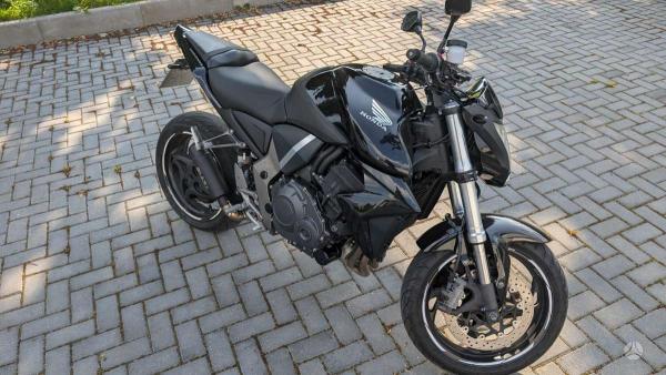 Black Honda CB 2010 in Kaunas, with an engine capacity of 1.00 L and mileage of 49 thousand km for 4100 €, photo 4 on AUTOMOTO.COM.LV
