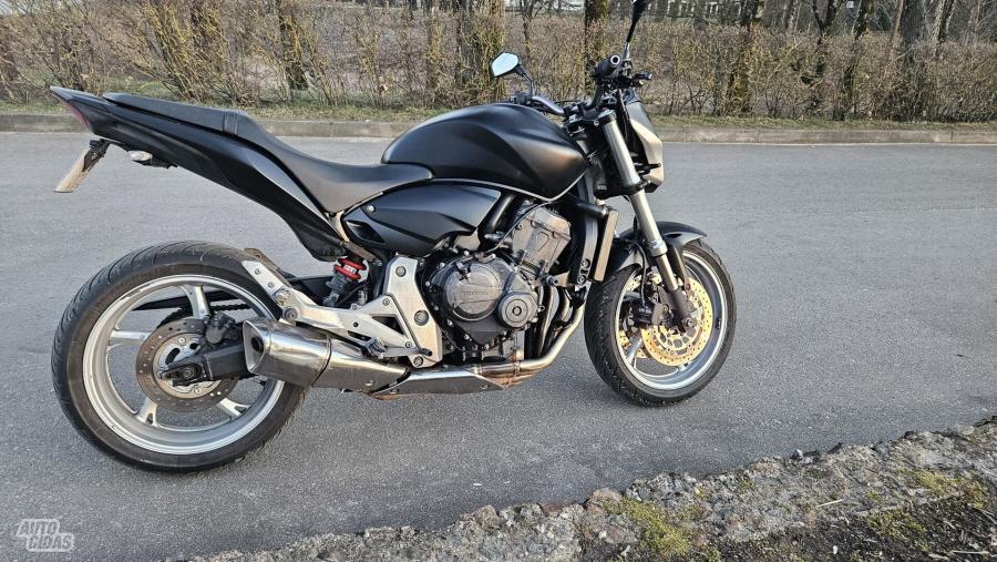 Melns Honda CB 2011 Tauragė, ar dzinēja tilpumu 0.60 L un nobraukumu 0 tūkst. km par 2999 €, foto 2 vietnē AUTOMOTO.COM.LV