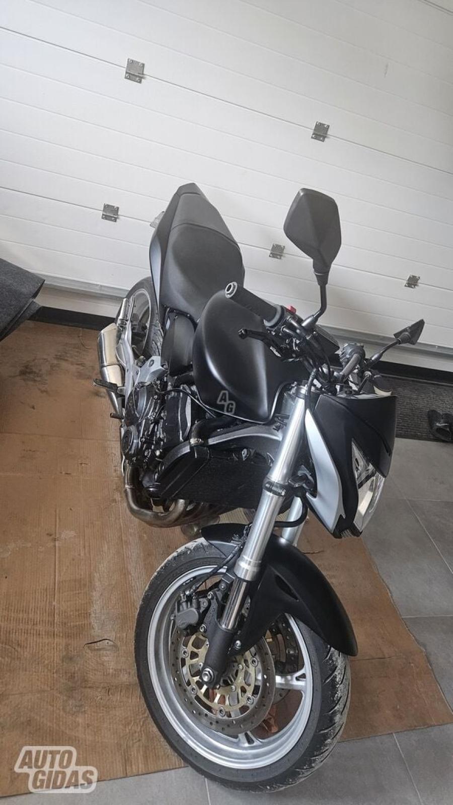 Melns Honda CB 2011 Tauragė, ar dzinēja tilpumu 0.60 L un nobraukumu 0 tūkst. km par 2999 €, foto 3 vietnē AUTOMOTO.COM.LV