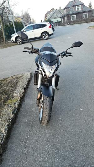 Melns Honda CB 2011 Tauragė, ar dzinēja tilpumu 0.60 L un nobraukumu 0 tūkst. km par 2999 €, foto 9 vietnē AUTOMOTO.COM.LV