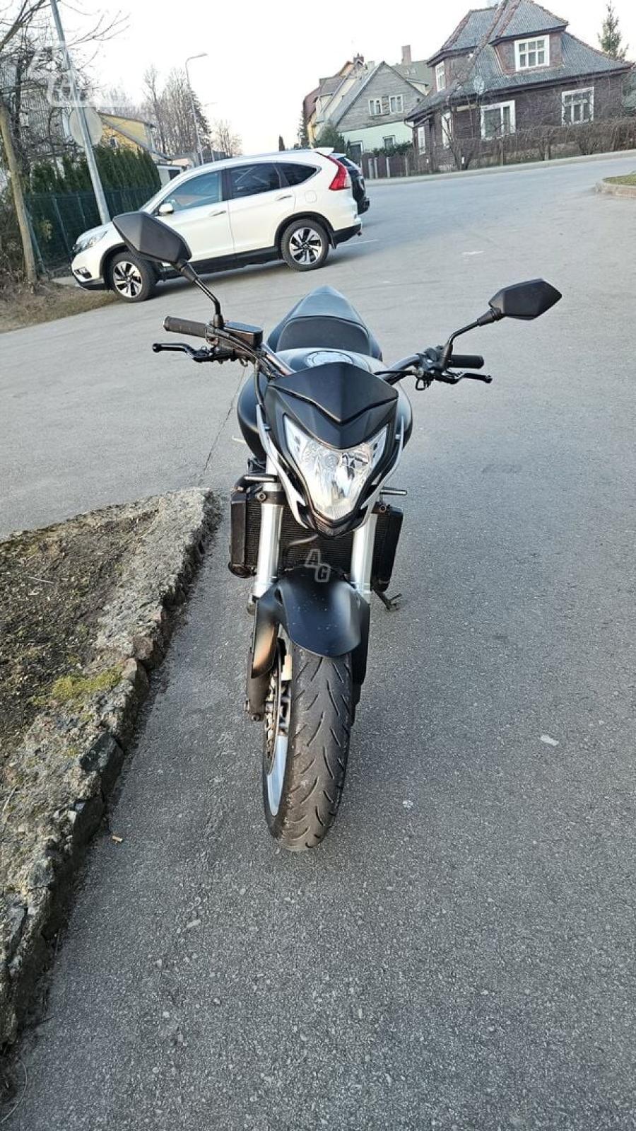 Melns Honda CB 2011 Tauragė, ar dzinēja tilpumu 0.60 L un nobraukumu 0 tūkst. km par 2999 €, foto 9 vietnē AUTOMOTO.COM.LV