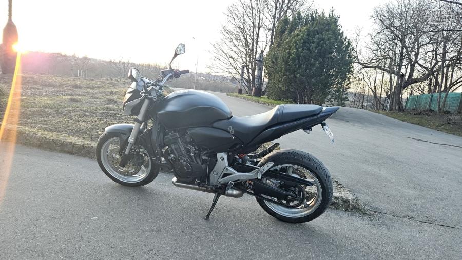 Melns Honda CB 2011 Tauragė, ar dzinēja tilpumu 0.60 L un nobraukumu 0 tūkst. km par 2999 €, foto 10 vietnē AUTOMOTO.COM.LV