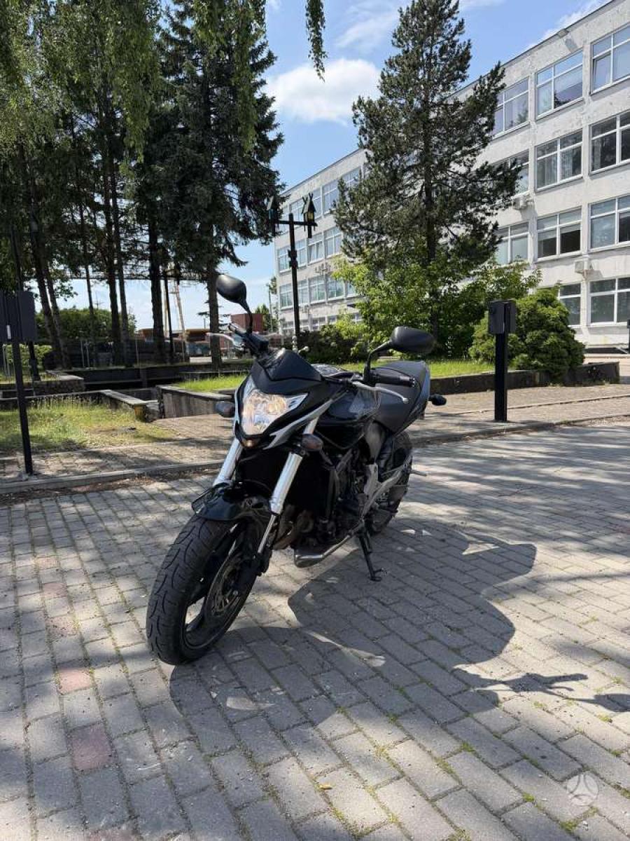 Melns Honda CB 2011 Kauņa, ar dzinēja tilpumu 0.60 L un nobraukumu 46 tūkst. km par 3800 €, foto 1 vietnē AUTOMOTO.COM.LV