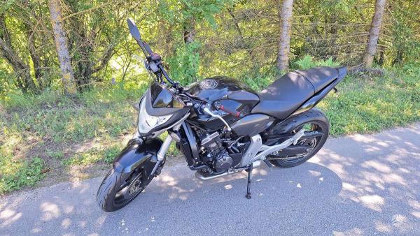 Black Honda CB 2012 in Kaunas, with an engine capacity of 0.60 L and mileage of 28 thousand km for 2900 €, photo 4 on AUTOMOTO.COM.LV