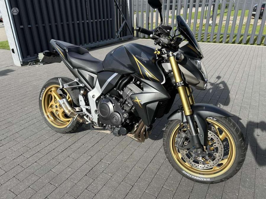 Black Honda CB 2013 in Klaipeda, with an engine capacity of 1.00 L and mileage of 63 thousand km for 4500 €, photo 3 on AUTOMOTO.COM.LV