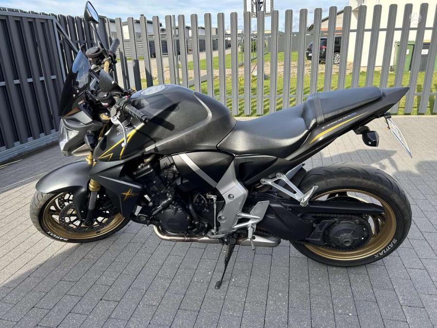 Black Honda CB 2013 in Klaipeda, with an engine capacity of 1.00 L and mileage of 63 thousand km for 4500 €, photo 5 on AUTOMOTO.COM.LV