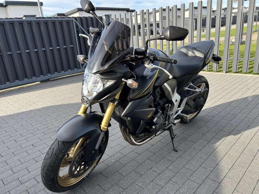 Black Honda CB 2013 in Klaipeda, with an engine capacity of 1.00 L and mileage of 63 thousand km for 4500 €, photo 6 on AUTOMOTO.COM.LV