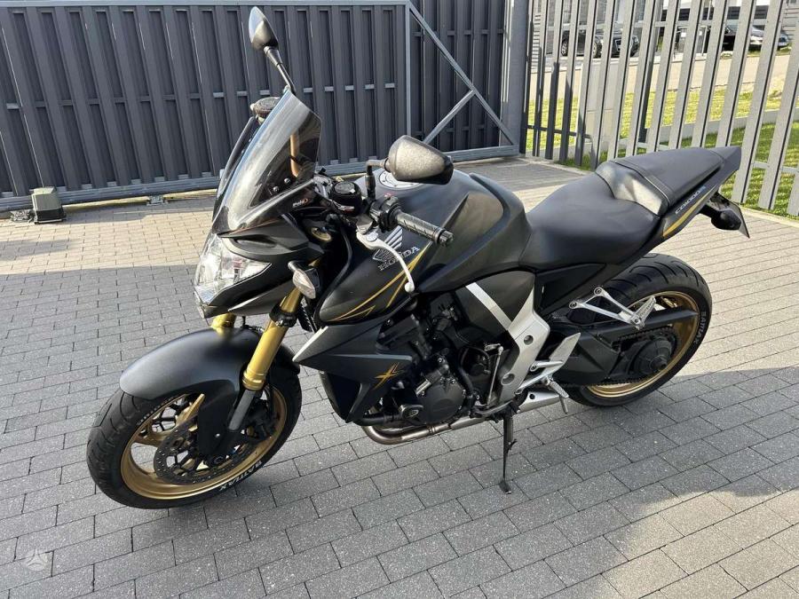 Black Honda CB 2013 in Klaipeda, with an engine capacity of 1.00 L and mileage of 63 thousand km for 4500 €, photo 7 on AUTOMOTO.COM.LV