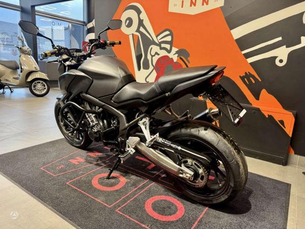 Melns Honda CB 2015 Viļņa, ar dzinēja tilpumu 0.65 L un nobraukumu 14 tūkst. km par 4199 €, foto 5 vietnē AUTOMOTO.COM.LV