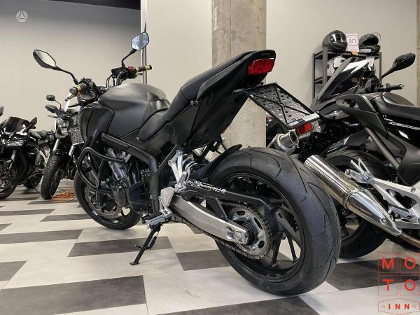 Black Honda CB 2015 in Riga, with an engine capacity of 0.65 L and mileage of 14 thousand km for 4199 €, photo 3 on AUTOMOTO.COM.LV