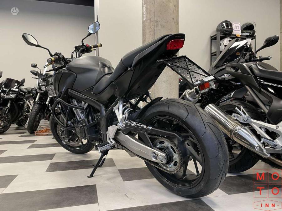 Black Honda CB 2015 in Riga, with an engine capacity of 0.65 L and mileage of 14 thousand km for 4199 €, photo 3 on AUTOMOTO.COM.LV