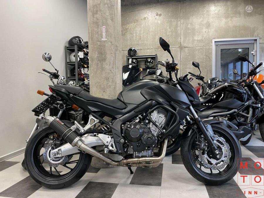 Black Honda CB 2015 in Riga, with an engine capacity of 0.65 L and mileage of 14 thousand km for 4199 €, photo 5 on AUTOMOTO.COM.LV