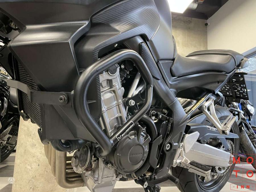 Black Honda CB 2015 in Riga, with an engine capacity of 0.65 L and mileage of 14 thousand km for 4199 €, photo 14 on AUTOMOTO.COM.LV