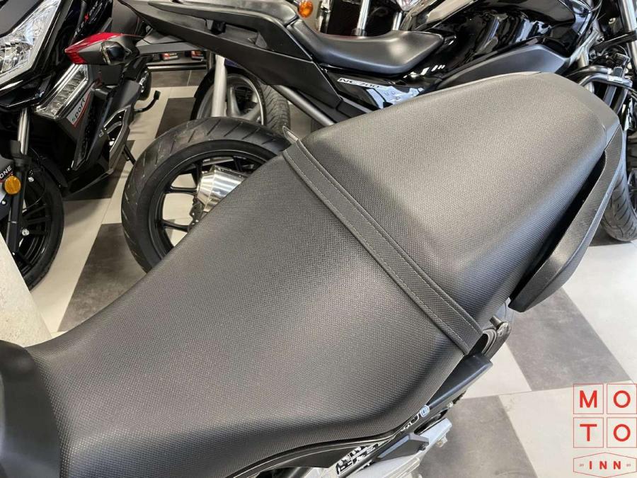Black Honda CB 2015 in Riga, with an engine capacity of 0.65 L and mileage of 14 thousand km for 4199 €, photo 15 on AUTOMOTO.COM.LV