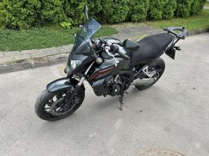 Black Honda CB 2015 in Vilnius, with an engine capacity of 0.65 L and mileage of 73 thousand km for 3600 €, photo 3 on AUTOMOTO.COM.LV