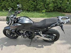 Black Honda CB 2015 in Vilnius, with an engine capacity of 0.65 L and mileage of 73 thousand km for 3600 €, photo 5 on AUTOMOTO.COM.LV