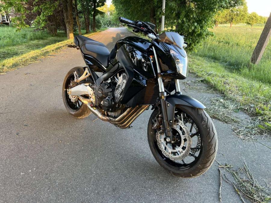 Black Honda CB 2015 in Vilnius, with an engine capacity of 0.00 L and mileage of 19 thousand km for 4000 €, photo 3 on AUTOMOTO.COM.LV