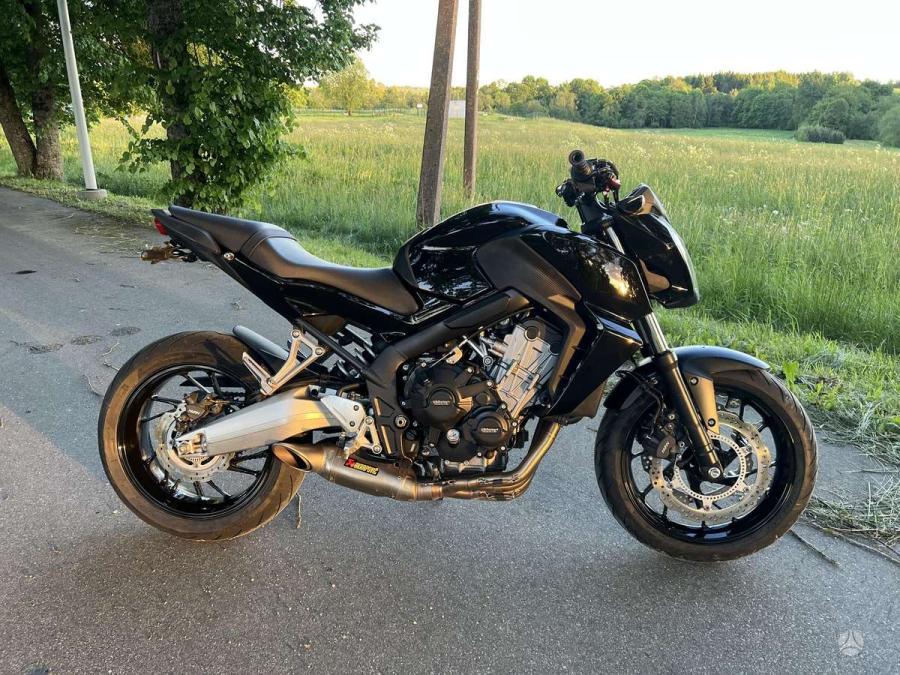 Black Honda CB 2015 in Vilnius, with an engine capacity of 0.00 L and mileage of 19 thousand km for 4000 €, photo 4 on AUTOMOTO.COM.LV
