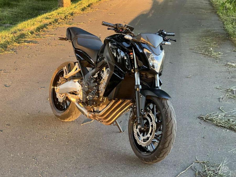 Black Honda CB 2015 in Vilnius, with an engine capacity of 0.00 L and mileage of 19 thousand km for 4000 €, photo 8 on AUTOMOTO.COM.LV