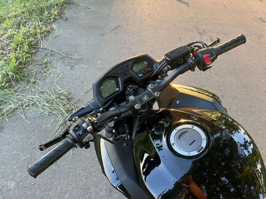 Black Honda CB 2015 in Vilnius, with an engine capacity of 0.00 L and mileage of 19 thousand km for 4000 €, photo 10 on AUTOMOTO.COM.LV