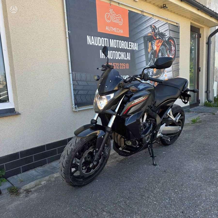 Black Honda CB 2015 in Panevezys, with an engine capacity of 0.65 L and mileage of 37 thousand km for 3200 €, photo 3 on AUTOMOTO.COM.LV