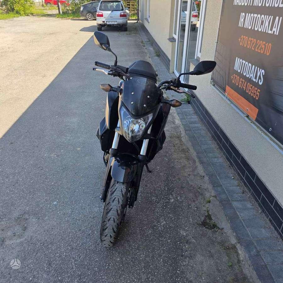 Black Honda CB 2015 in Panevezys, with an engine capacity of 0.65 L and mileage of 37 thousand km for 3200 €, photo 7 on AUTOMOTO.COM.LV