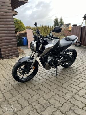 Melns Honda CB 2018 Prienai, ar dzinēja tilpumu 0.13 L un nobraukumu 17 tūkst. km par 2750 €, foto 2 vietnē AUTOMOTO.COM.LV