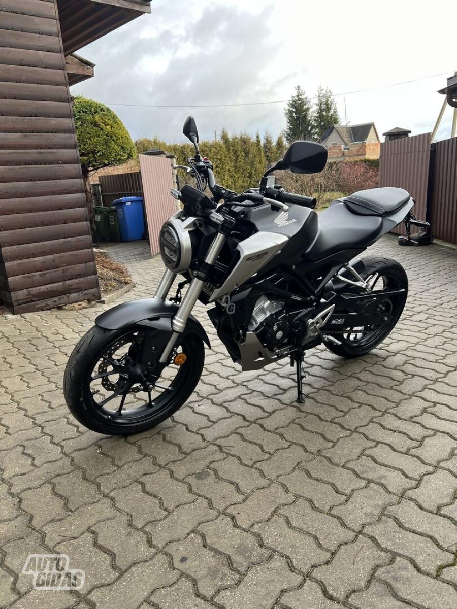 Melns Honda CB 2018 Prienai, ar dzinēja tilpumu 0.13 L un nobraukumu 17 tūkst. km par 2750 €, foto 2 vietnē AUTOMOTO.COM.LV