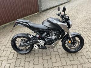 Melns Honda CB 2018 Prienai, ar dzinēja tilpumu 0.13 L un nobraukumu 17 tūkst. km par 2750 €, foto 4 vietnē AUTOMOTO.COM.LV