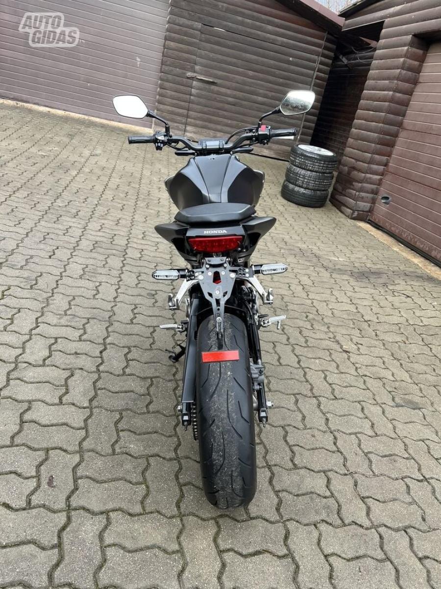 Melns Honda CB 2018 Prienai, ar dzinēja tilpumu 0.13 L un nobraukumu 17 tūkst. km par 2750 €, foto 6 vietnē AUTOMOTO.COM.LV