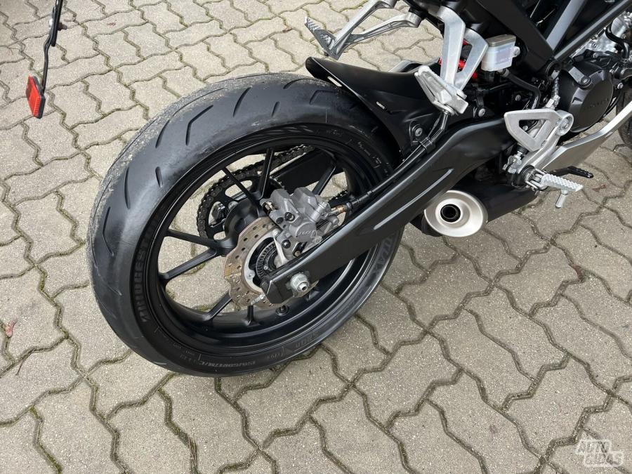 Melns Honda CB 2018 Prienai, ar dzinēja tilpumu 0.13 L un nobraukumu 17 tūkst. km par 2750 €, foto 10 vietnē AUTOMOTO.COM.LV