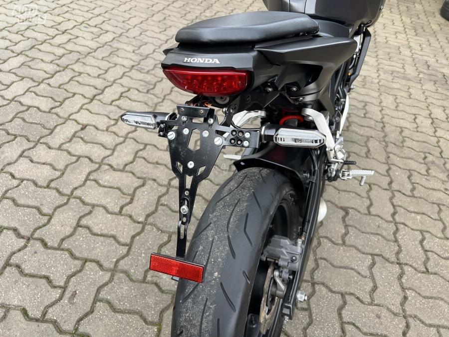 Melns Honda CB 2018 Prienai, ar dzinēja tilpumu 0.13 L un nobraukumu 17 tūkst. km par 2750 €, foto 11 vietnē AUTOMOTO.COM.LV