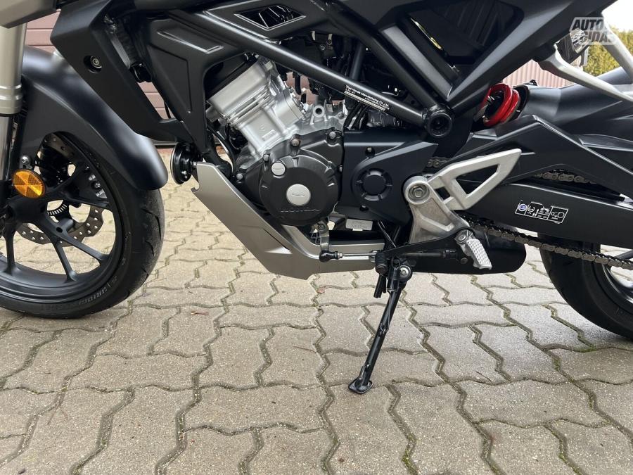 Melns Honda CB 2018 Prienai, ar dzinēja tilpumu 0.13 L un nobraukumu 17 tūkst. km par 2750 €, foto 13 vietnē AUTOMOTO.COM.LV