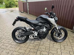 Black Honda CB 2018 in Prienai, with an engine capacity of 0.13 L and mileage of 20 thousand km for 2999 €, photo 4 on AUTOMOTO.COM.LV