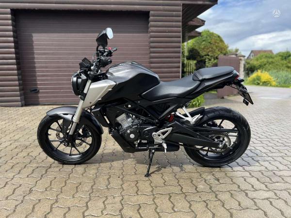 Melns Honda CB 2018 Prienai, ar dzinēja tilpumu 0.13 L un nobraukumu 20 tūkst. km par 2999 €, foto 4 vietnē AUTOMOTO.COM.LV