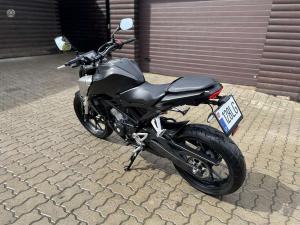 Black Honda CB 2018 in Prienai, with an engine capacity of 0.13 L and mileage of 20 thousand km for 2999 €, photo 7 on AUTOMOTO.COM.LV