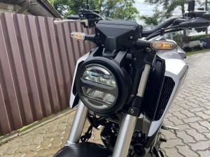 Black Honda CB 2018 in Prienai, with an engine capacity of 0.13 L and mileage of 20 thousand km for 2999 €, photo 12 on AUTOMOTO.COM.LV