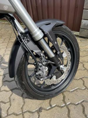 Black Honda CB 2018 in Prienai, with an engine capacity of 0.13 L and mileage of 20 thousand km for 2999 €, photo 13 on AUTOMOTO.COM.LV