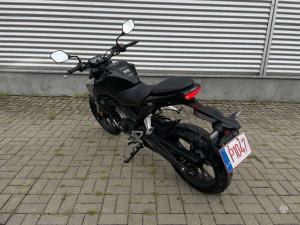 Black Honda CB 2018 in Vilnius, with an engine capacity of 0.13 L and mileage of 8 thousand km for 3490 €, photo 4 on AUTOMOTO.COM.LV