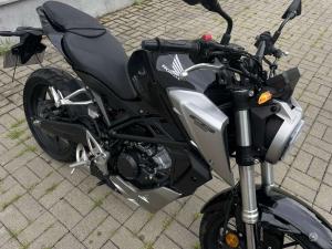 Black Honda CB 2018 in Vilnius, with an engine capacity of 0.13 L and mileage of 8 thousand km for 3490 €, photo 8 on AUTOMOTO.COM.LV