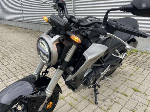 Black Honda CB 2018 in Vilnius, with an engine capacity of 0.13 L and mileage of 8 thousand km for 3490 €, photo 15 on AUTOMOTO.COM.LV