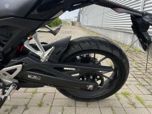 Black Honda CB 2018 in Vilnius, with an engine capacity of 0.13 L and mileage of 8 thousand km for 3490 €, photo 19 on AUTOMOTO.COM.LV