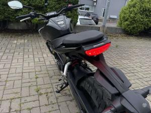 Black Honda CB 2018 in Vilnius, with an engine capacity of 0.13 L and mileage of 8 thousand km for 3490 €, photo 22 on AUTOMOTO.COM.LV