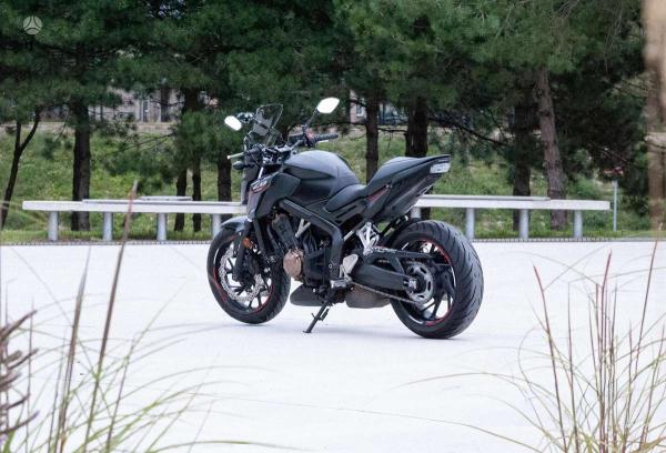 Black Honda CB 2018 in Kaunas, with an engine capacity of 0.00 L and mileage of 30 thousand km for 5500 €, photo 6 on AUTOMOTO.COM.LV