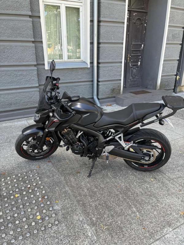 Black Honda CB 2018 in Kaunas, with an engine capacity of 0.00 L and mileage of 30 thousand km for 5500 €, photo 10 on AUTOMOTO.COM.LV