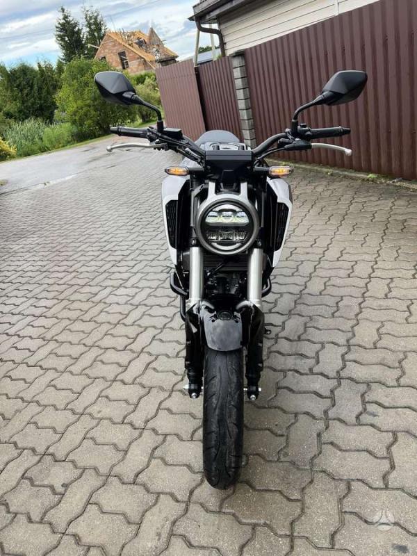 Melns Honda CB 2018 Prienai, ar dzinēja tilpumu 0.13 L un nobraukumu 18 tūkst. km par 3150 €, foto 3 vietnē AUTOMOTO.COM.LV