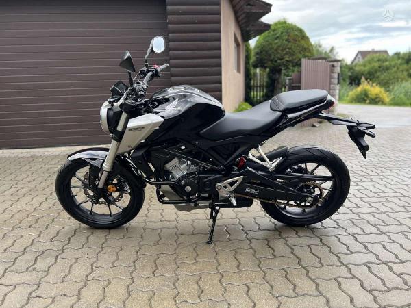 Melns Honda CB 2018 Prienai, ar dzinēja tilpumu 0.13 L un nobraukumu 18 tūkst. km par 3150 €, foto 5 vietnē AUTOMOTO.COM.LV