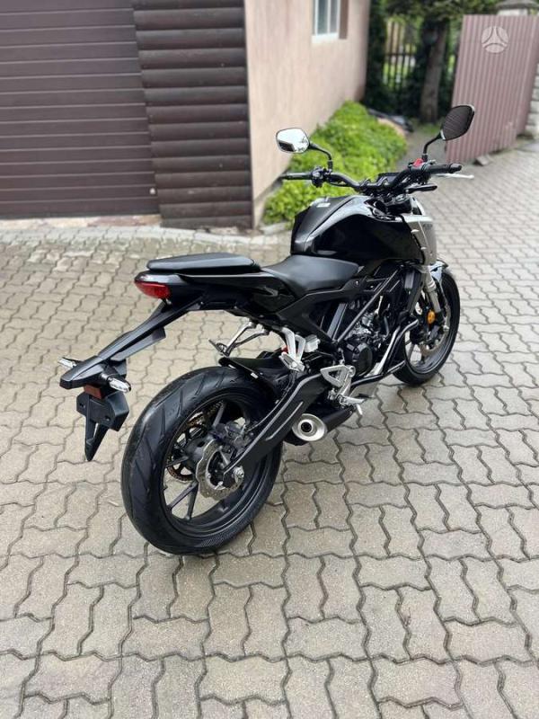 Melns Honda CB 2018 Prienai, ar dzinēja tilpumu 0.13 L un nobraukumu 18 tūkst. km par 3150 €, foto 7 vietnē AUTOMOTO.COM.LV
