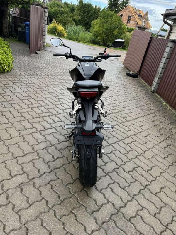 Melns Honda CB 2018 Prienai, ar dzinēja tilpumu 0.13 L un nobraukumu 18 tūkst. km par 3150 €, foto 8 vietnē AUTOMOTO.COM.LV
